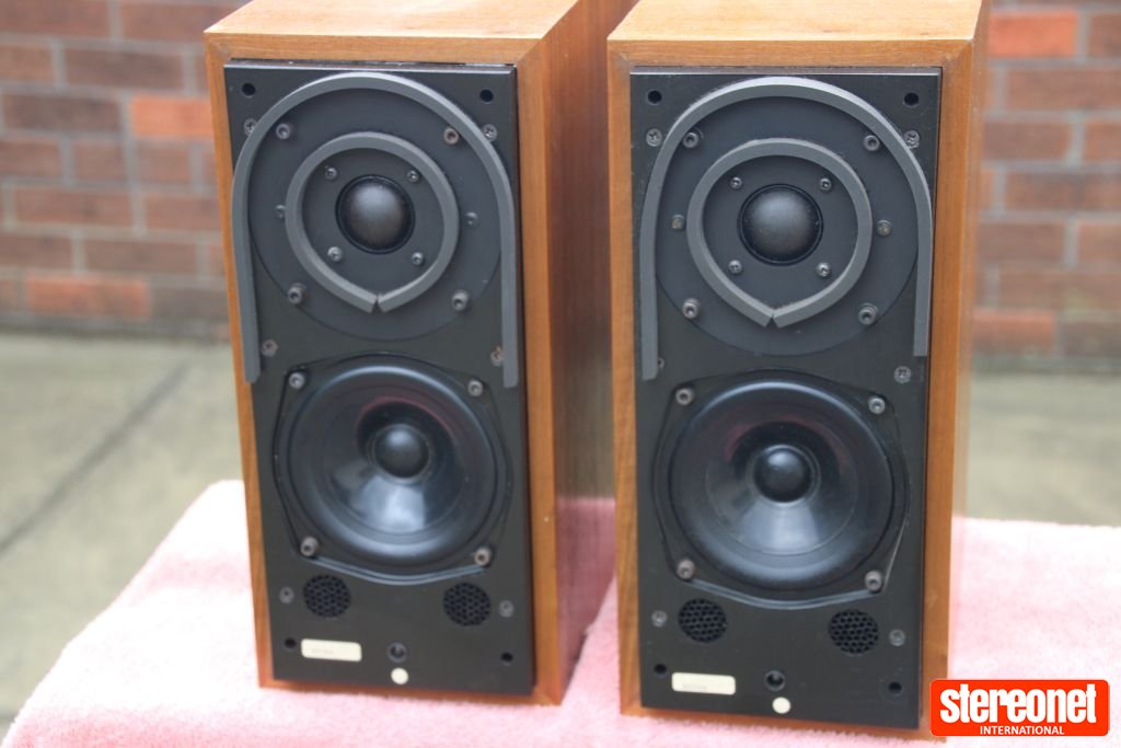 Meridian Audio M3 powered Standmount Loudspeakers - Bookshelf & Small ...