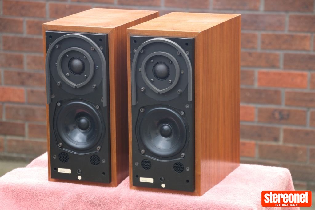 Meridian Audio M3 powered Standmount Loudspeakers - Bookshelf & Small ...