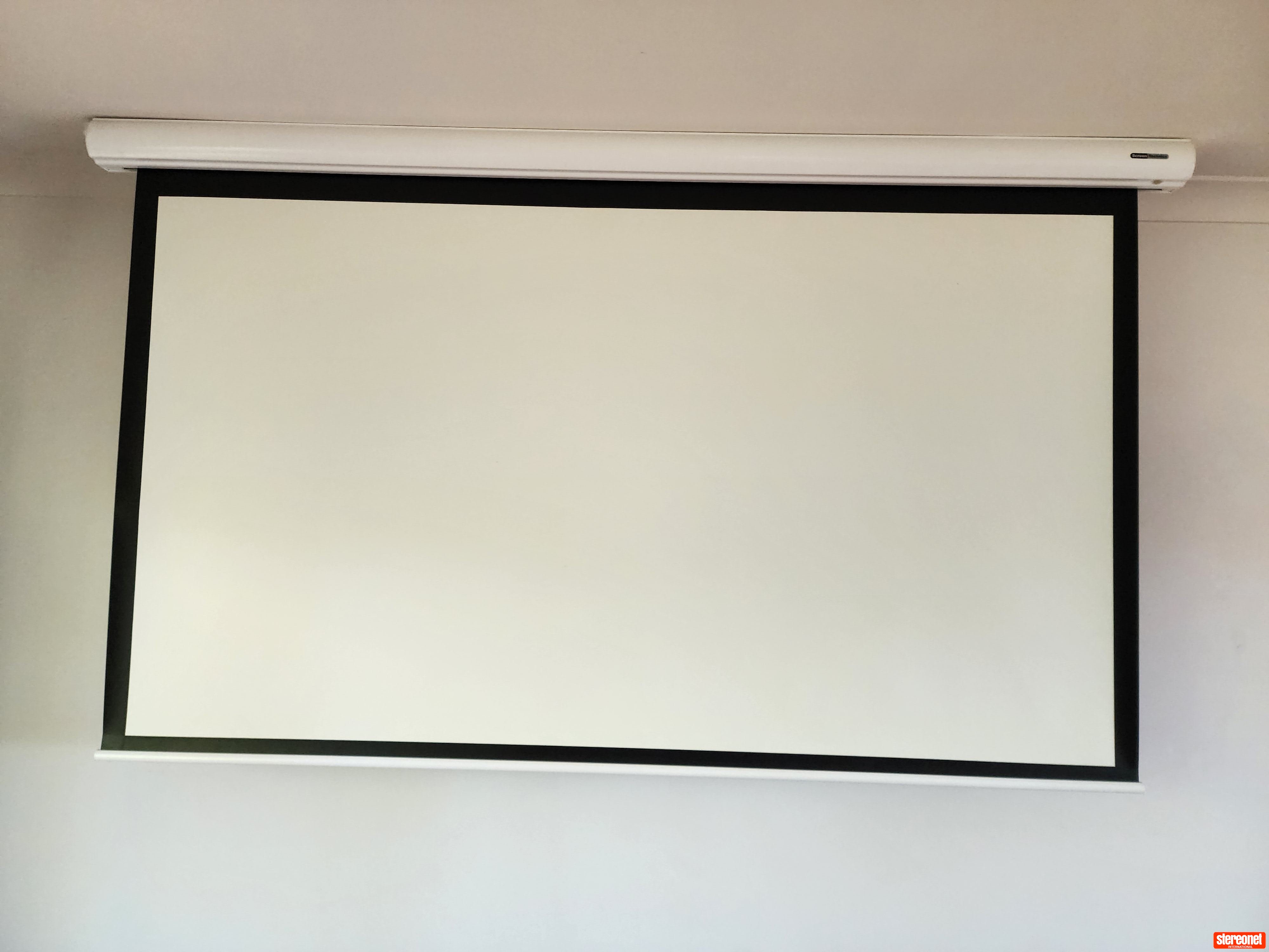 Screen Technics ElectriCinema Projector Screen - Projectors & Screens ...