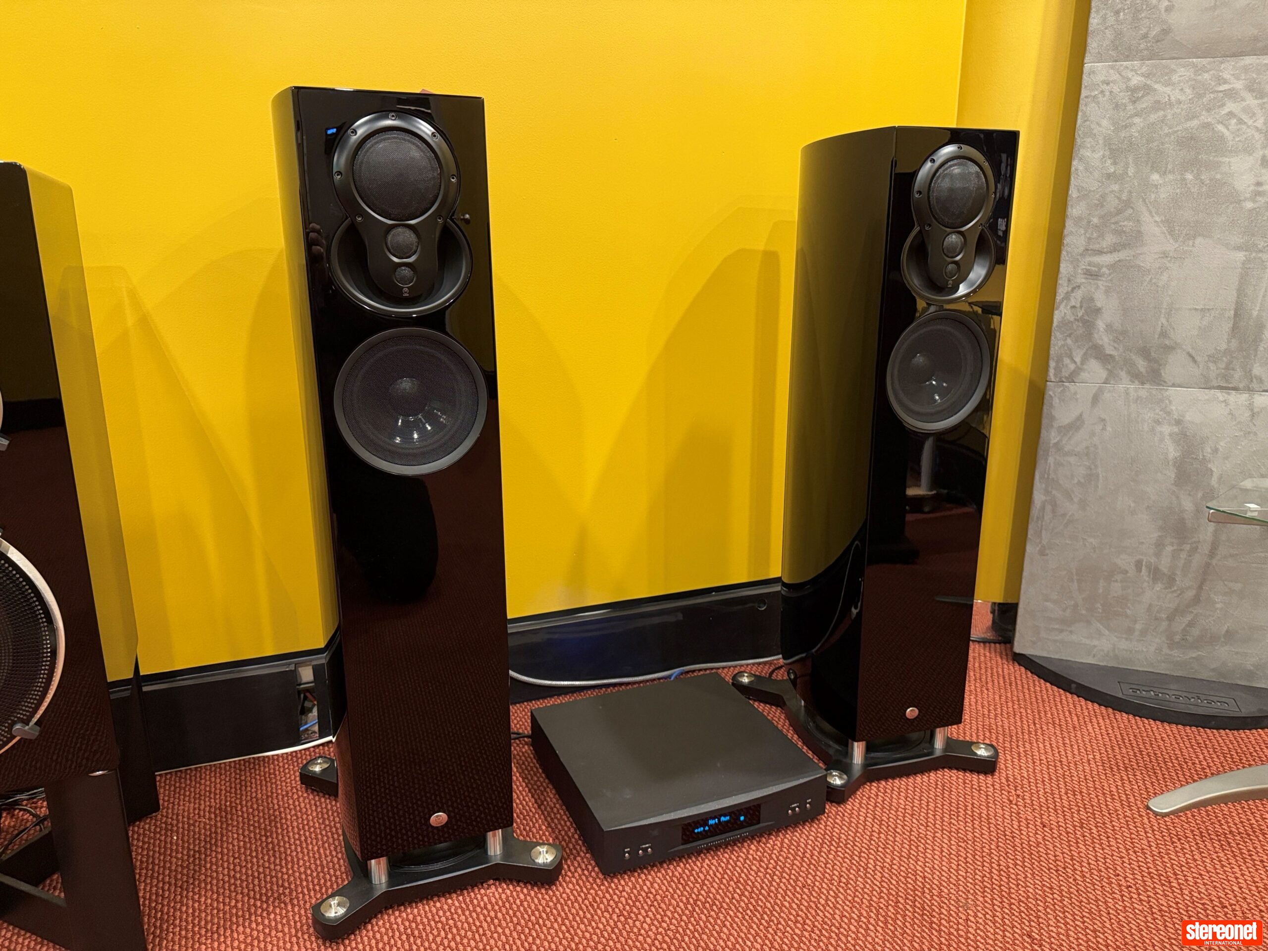 Linn AKURATE DSM1 Streamer with AKUBARIK EXAKT Powered Speakers ...